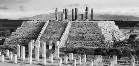 The Gigantic Atlantean Statues of the Toltecs – Mexico Unexplained