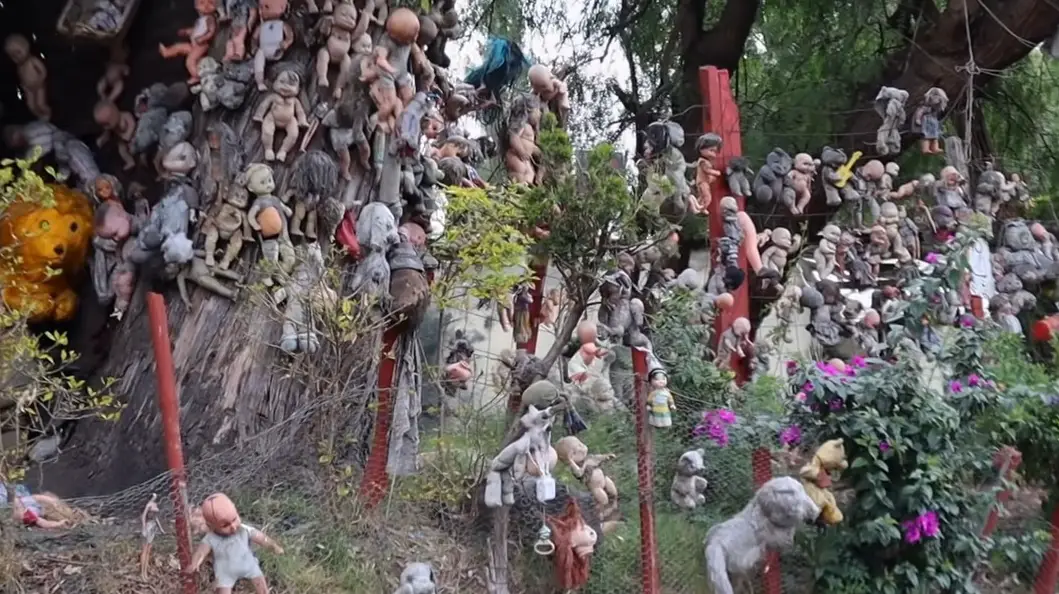 Island of the Dolls – Mexico Unexplained